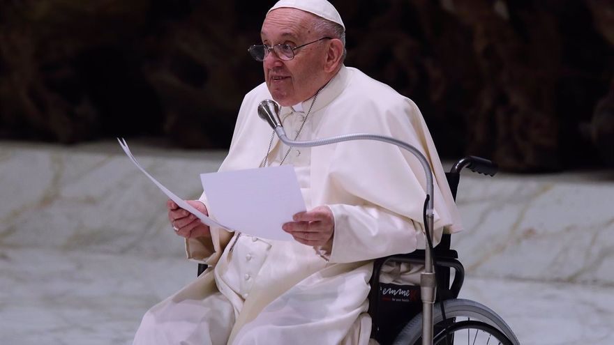 Papa Francisco reaparece en silla de ruedas poco antes de viajar a ... Papa Francisco reaparece en silla de ruedas poco antes de viajar a ...