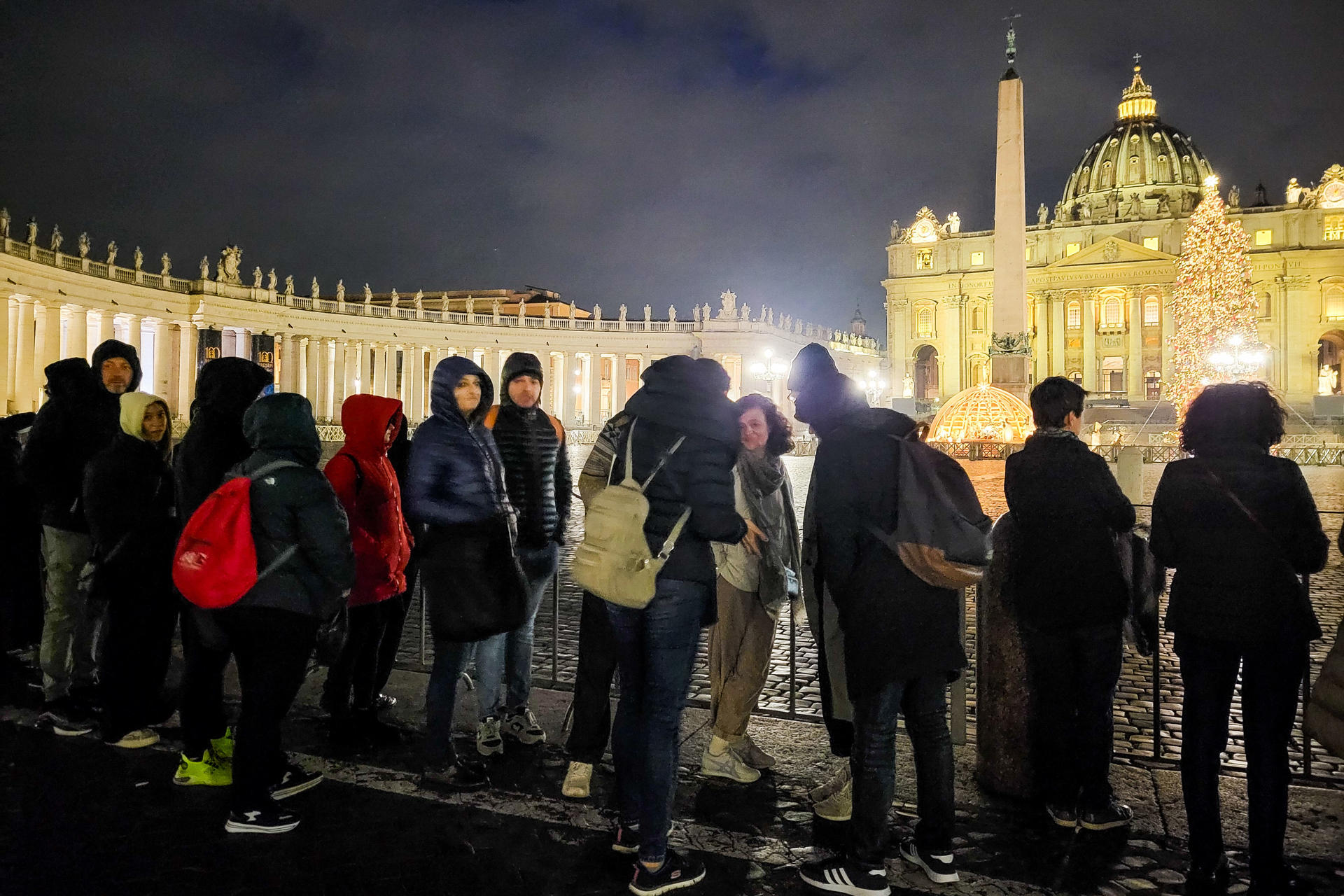 Unas 135.000 personas acuden a la capilla ardiente de Benedicto XVI ... Unas 135.000 personas acuden a la capilla ardiente de Benedicto XVI ...